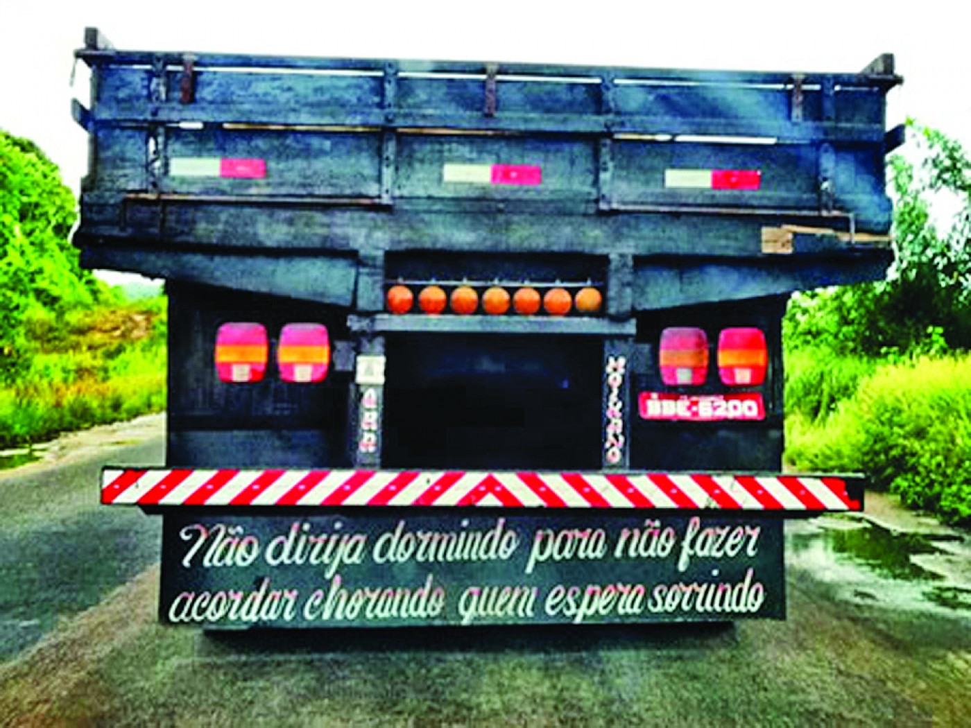 A Tradição das Frases de Caminhão: Expressões que Encantam as Estradas ...