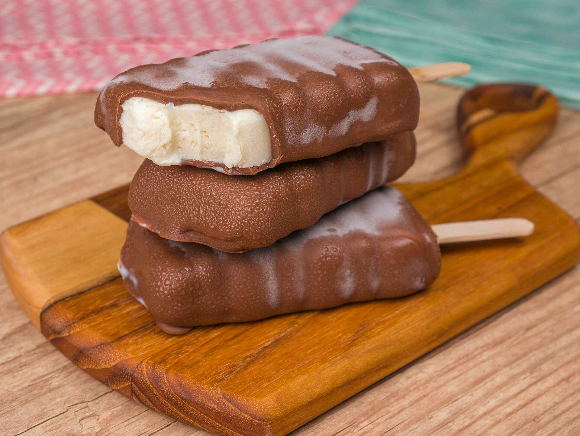 Picolé Cremoso com Casquinha de Chocolate - Paraná 360